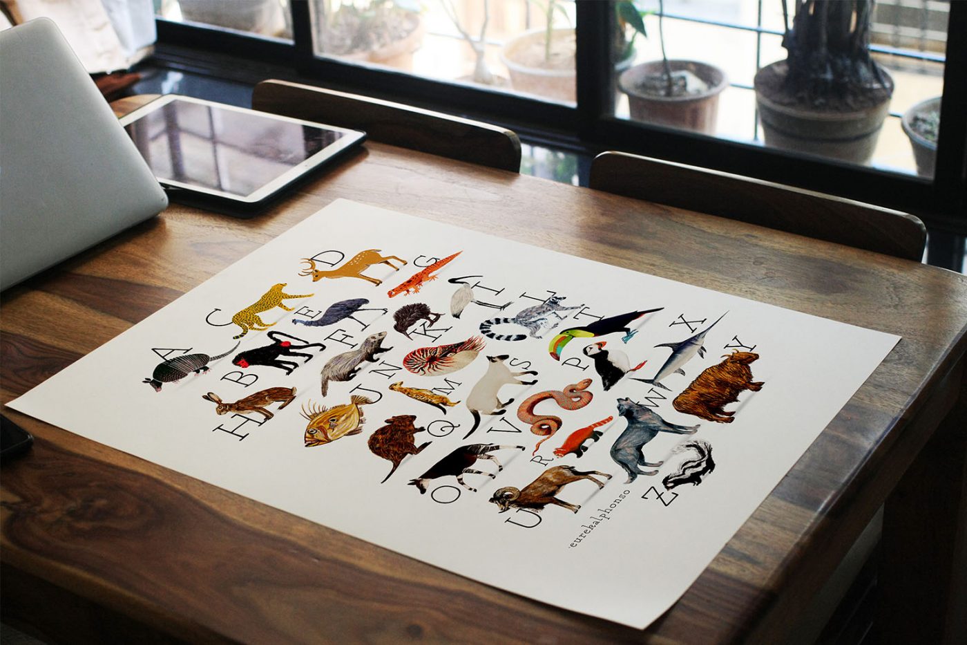 An artist acquaints her child with wild animals through her vibrant ...