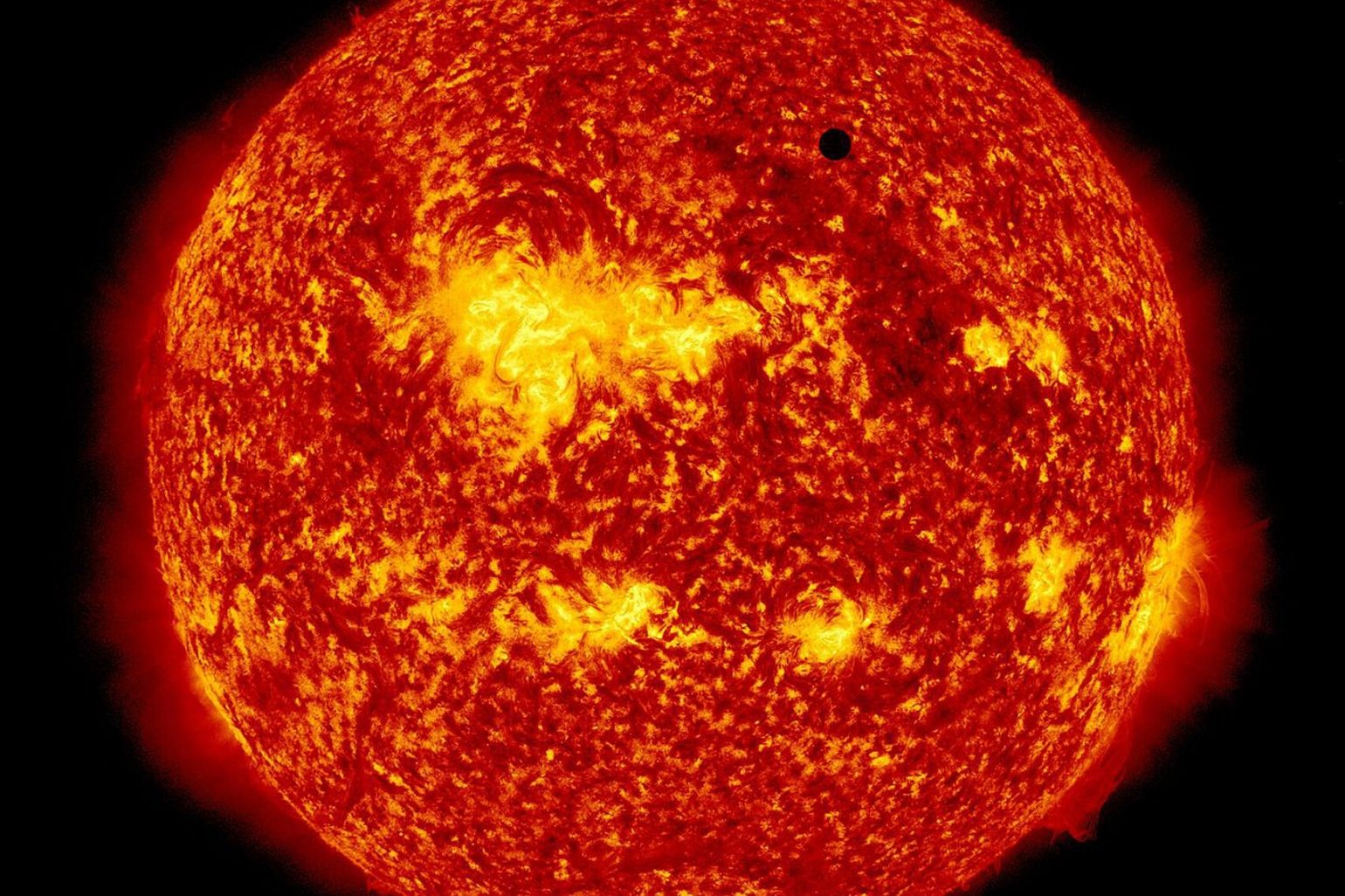 NASA releases decade-long time lapse of the sun - Designyatra